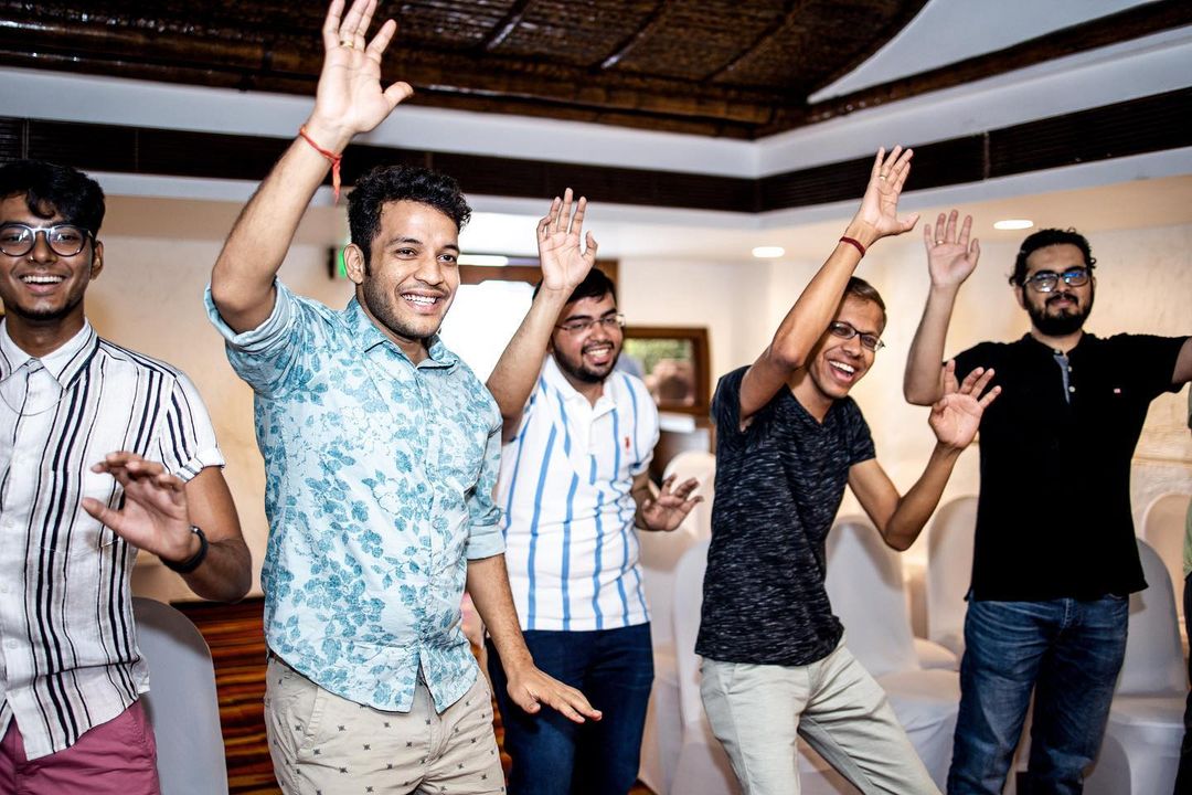 Book/Hire Best Emcee/Anchor/Host Artists For Corporate Events